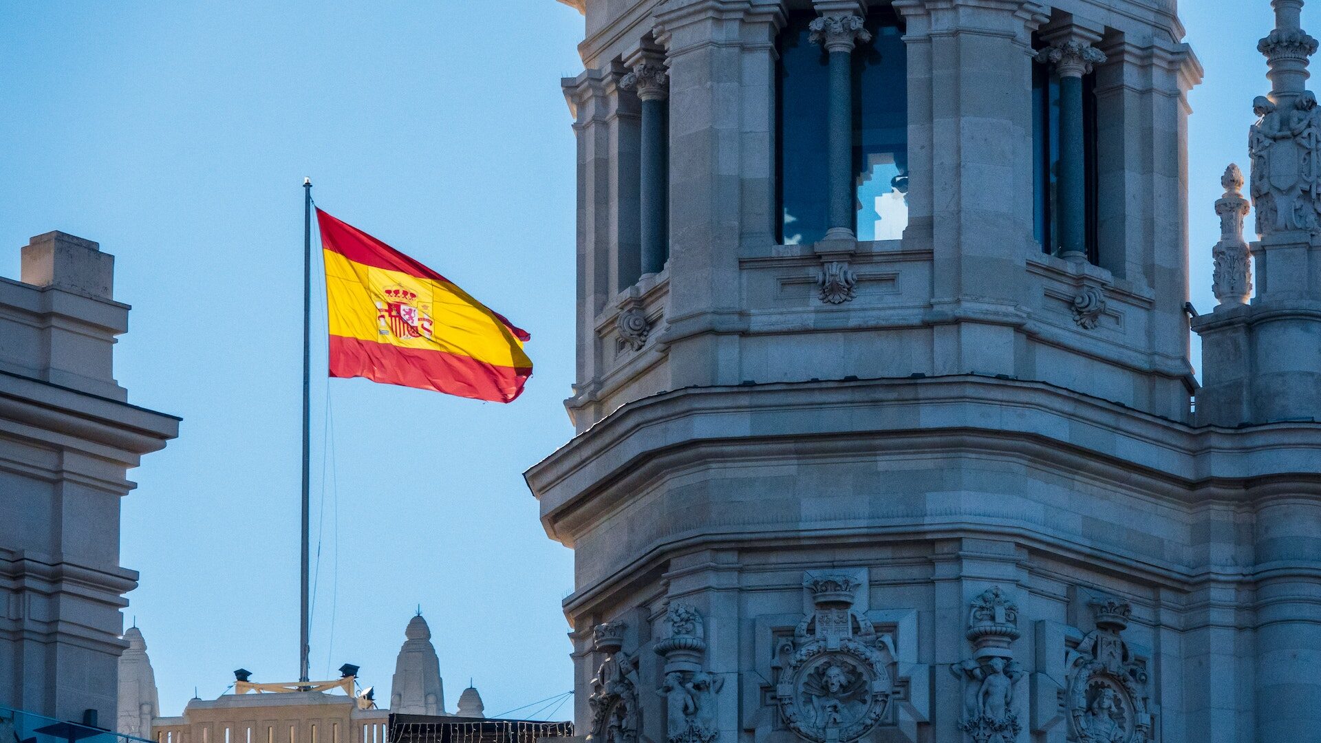 Summer, sun & early election: Spain gets ready for a tight race